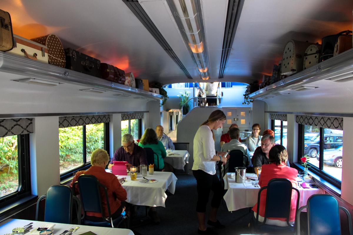 Foodstuffs - This Dinner Train Attracts Food Buffs and Rail Enthusiasts ...