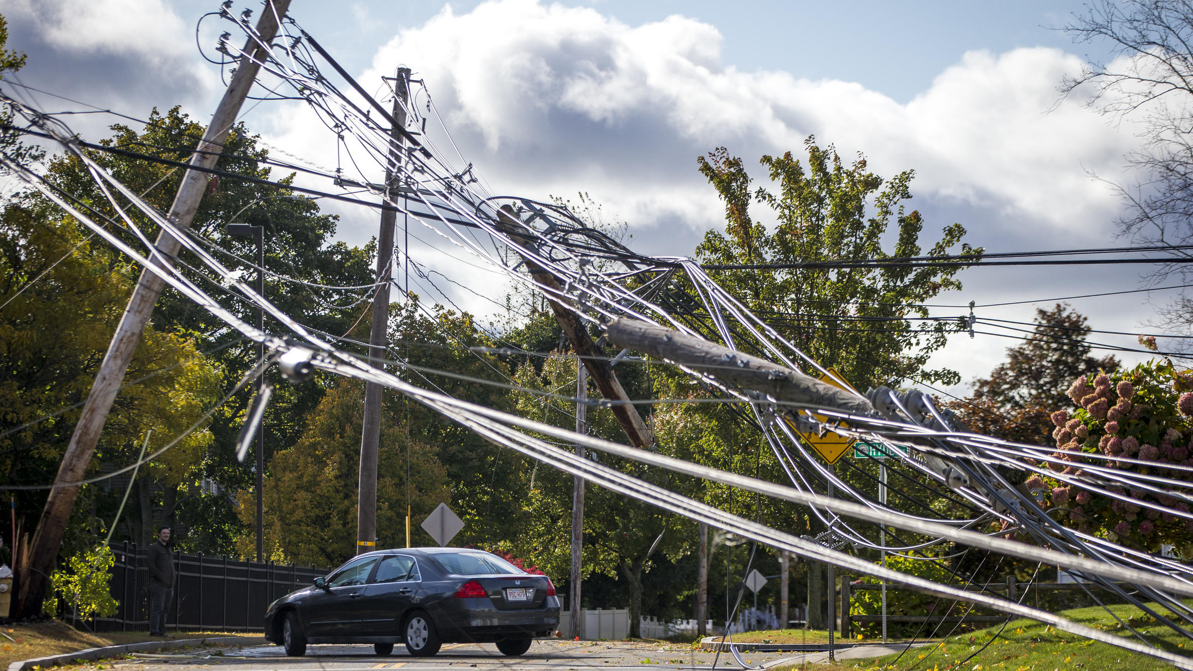 New England Nor'easter Storm Shuts Power Off For Hundreds Of Thousands ...