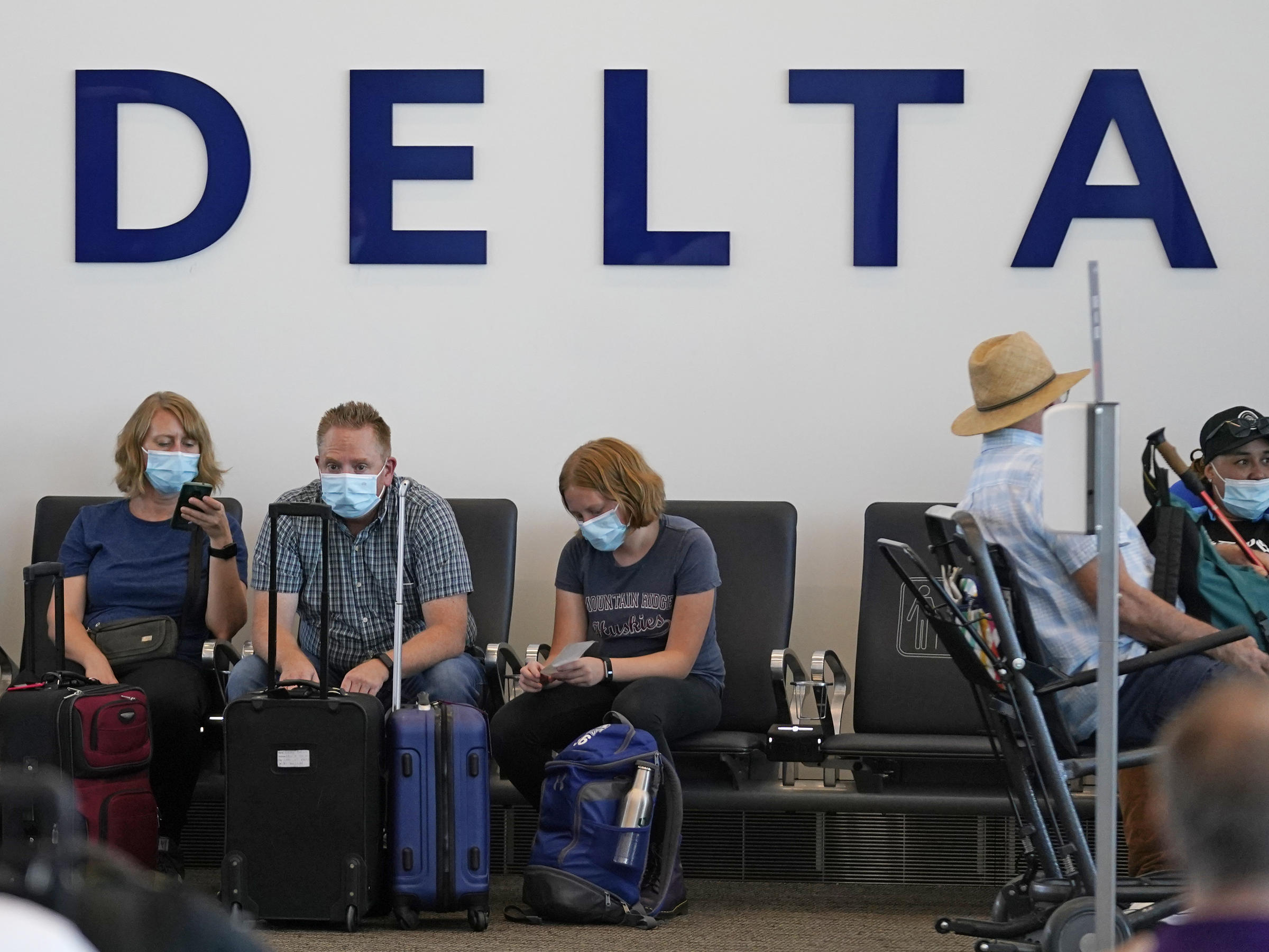 Delta Air Lines Is Going To Start Charging Unvaccinated Employees 200 Delta Air Lines Is Going To Start Charging Unvaccinated Employees 200